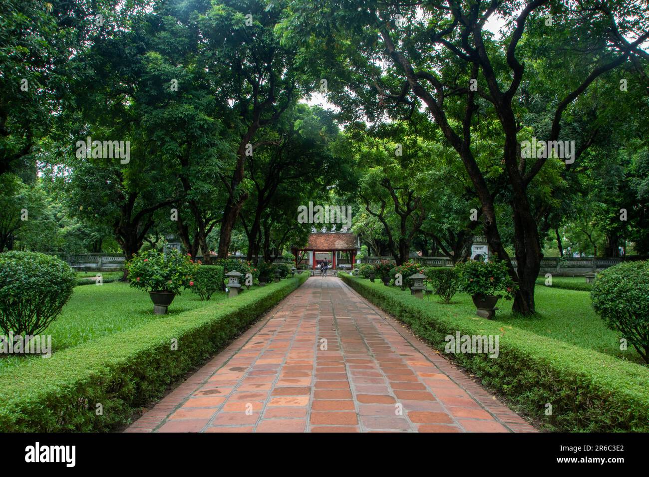 Vietnam temple travel angle hi-res stock photography and images - Alamy