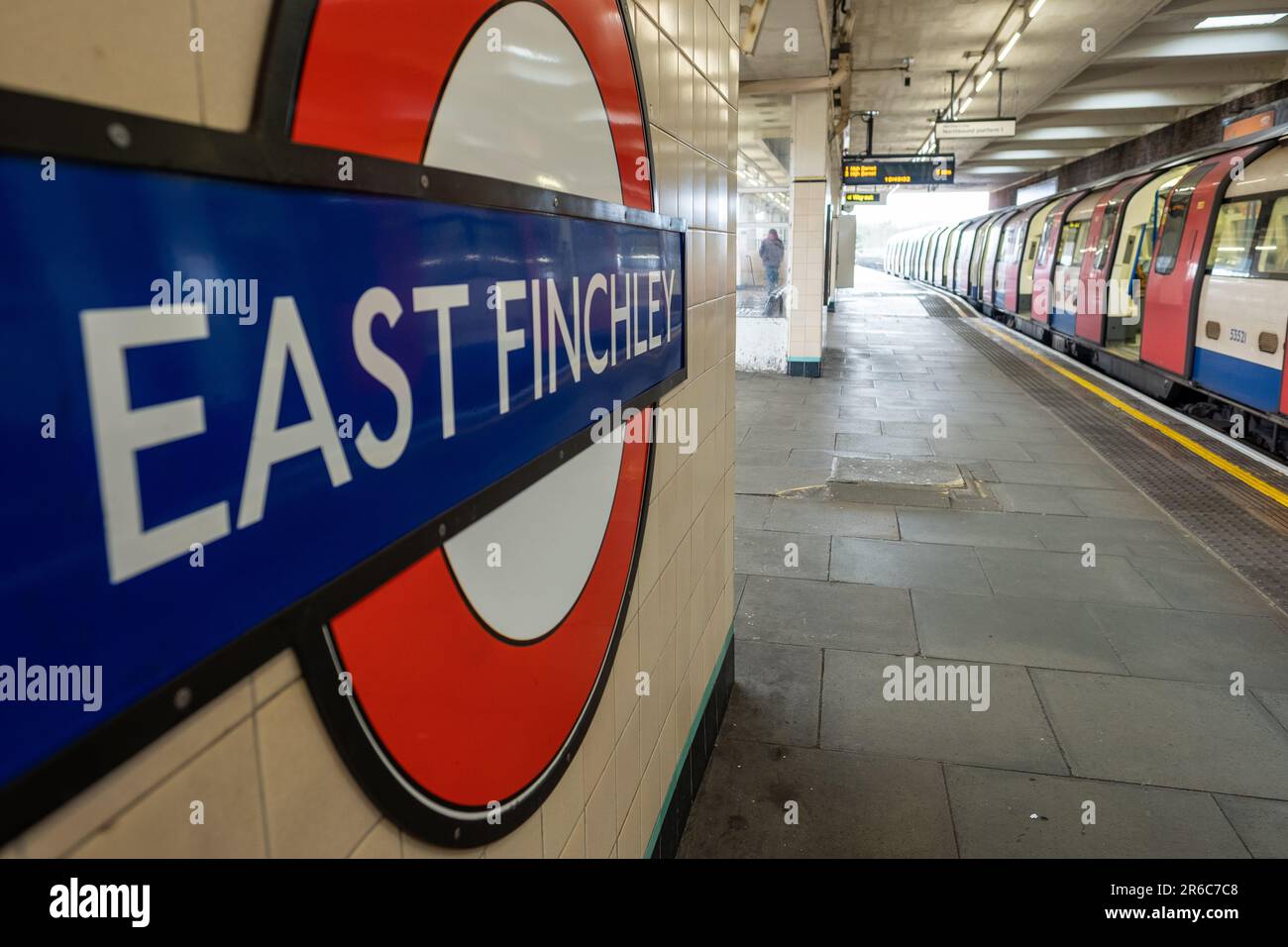 East finchley underground hi-res stock photography and images - Alamy