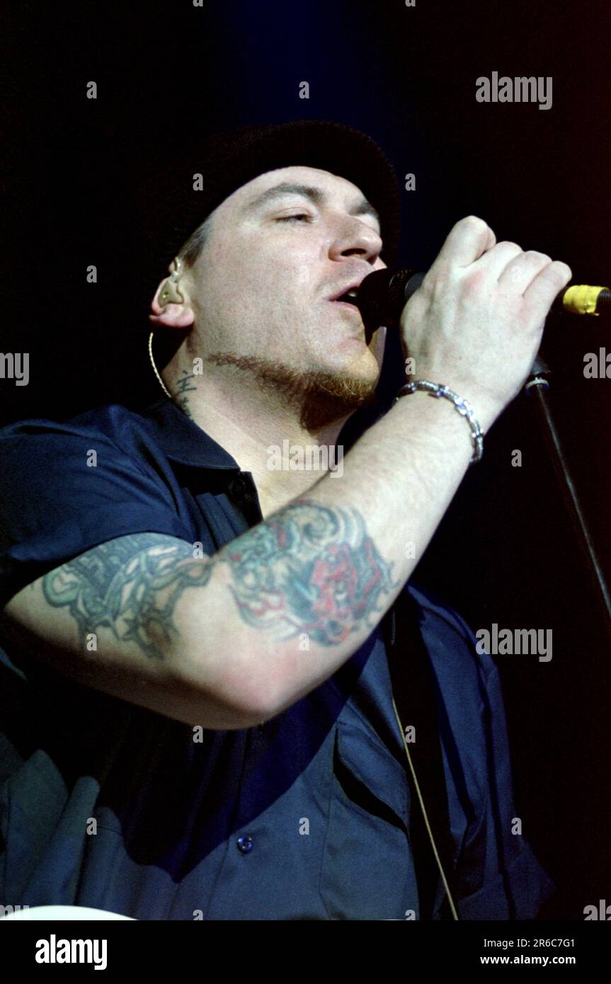 Milan Italy 2001-03-23 : Everlast live concert at the Alcatraz club ...