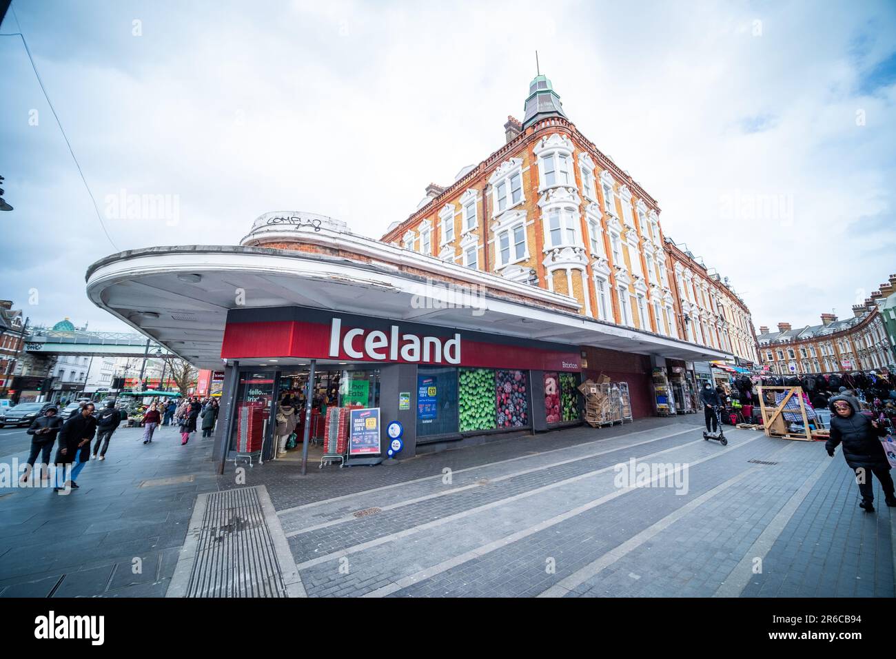 LONDON, MARCH 2023: Iceland supermarket store on Brixton Road /Electric ...