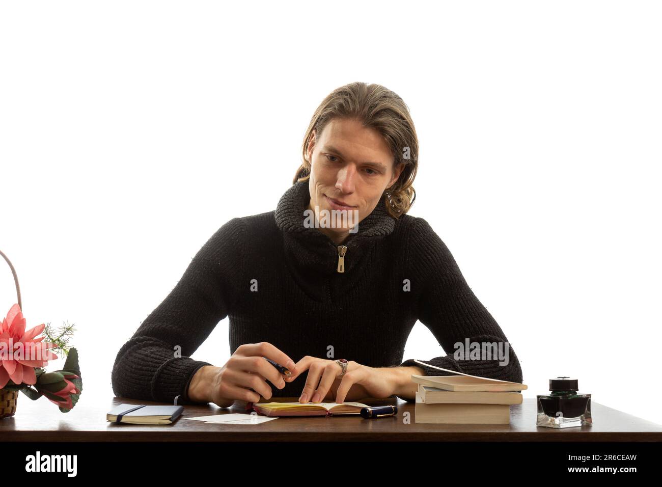Writer at desk hi-res stock photography and images - Alamy