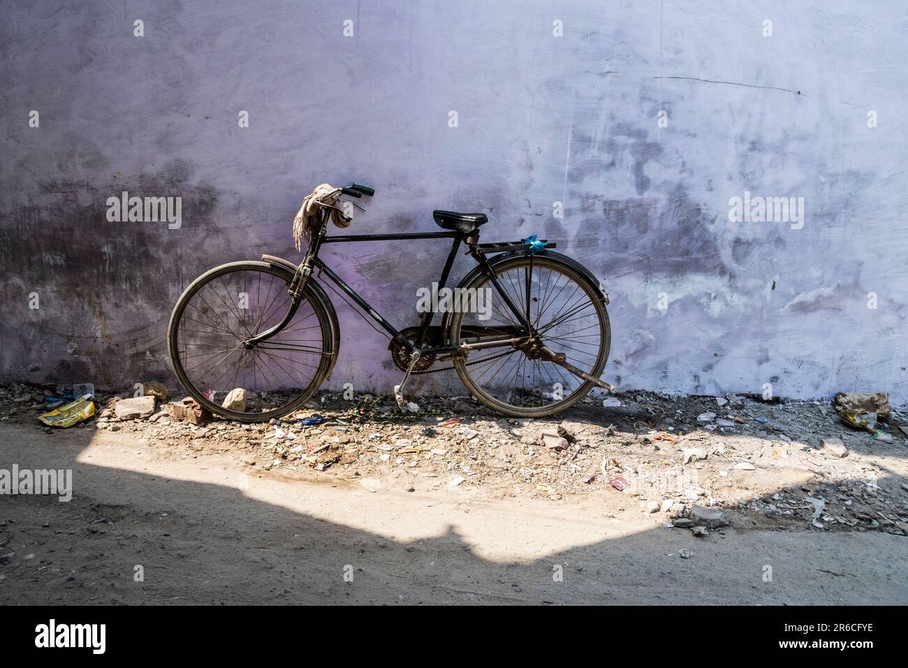 A view of the traditional Indian one speed bike, Agra, India Stock ...