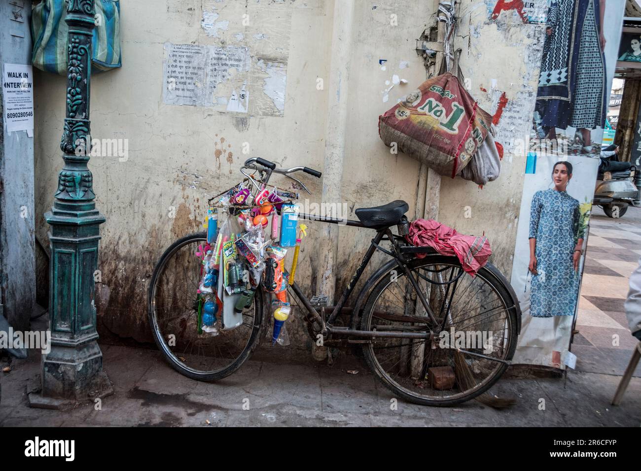 A view of the traditional Indian one speed bike, Lucknow, India Stock ...