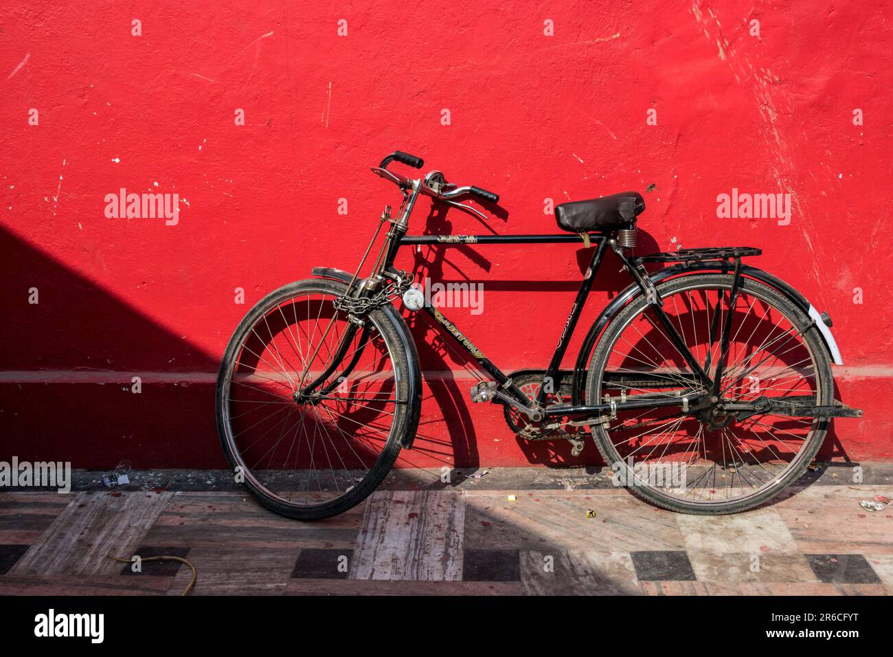 A view of the traditional Indian one speed bike, Varanasi, India Stock ...