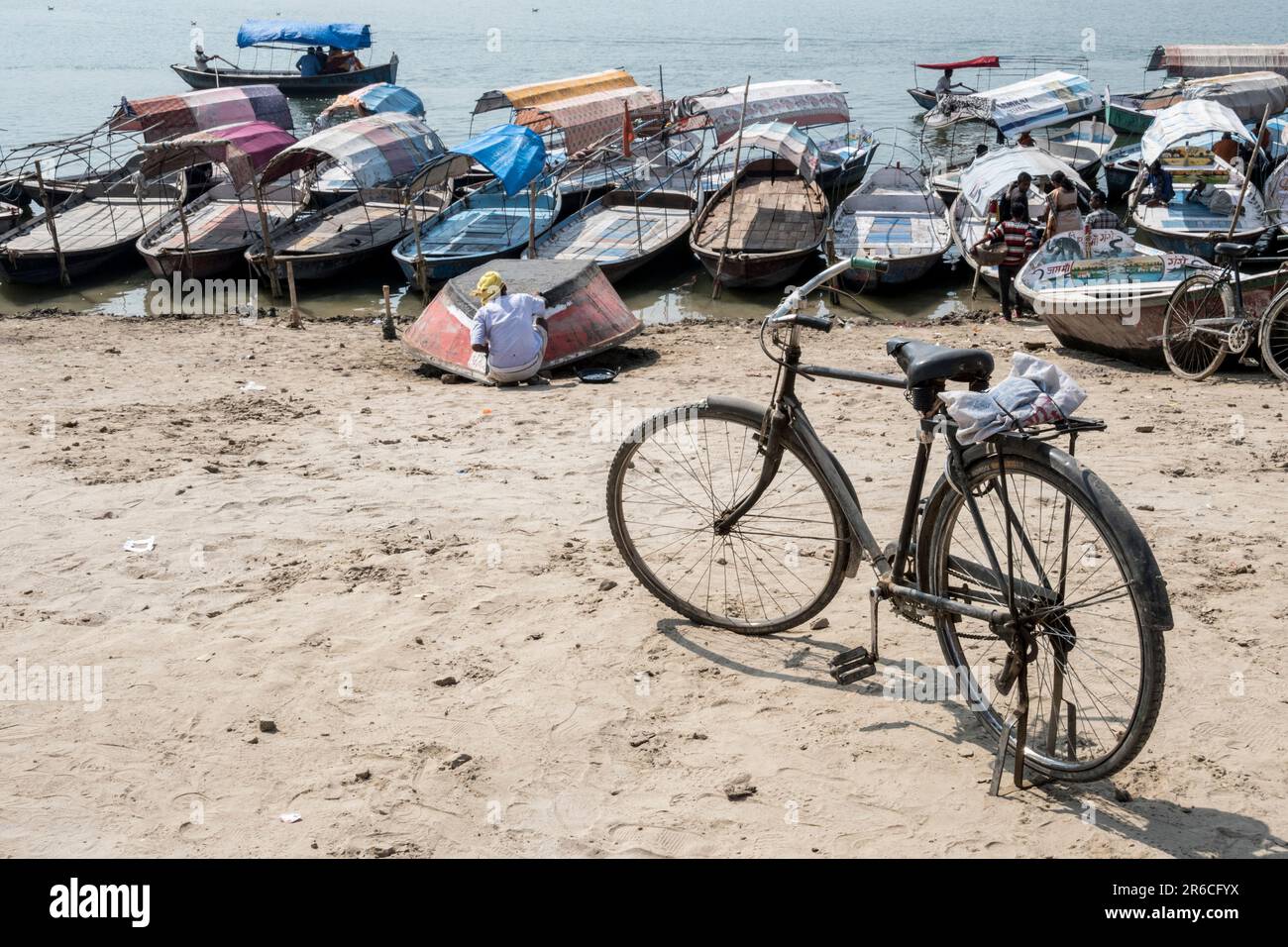 A view of the traditional Indian one speed bike, Allahabad, India Stock ...