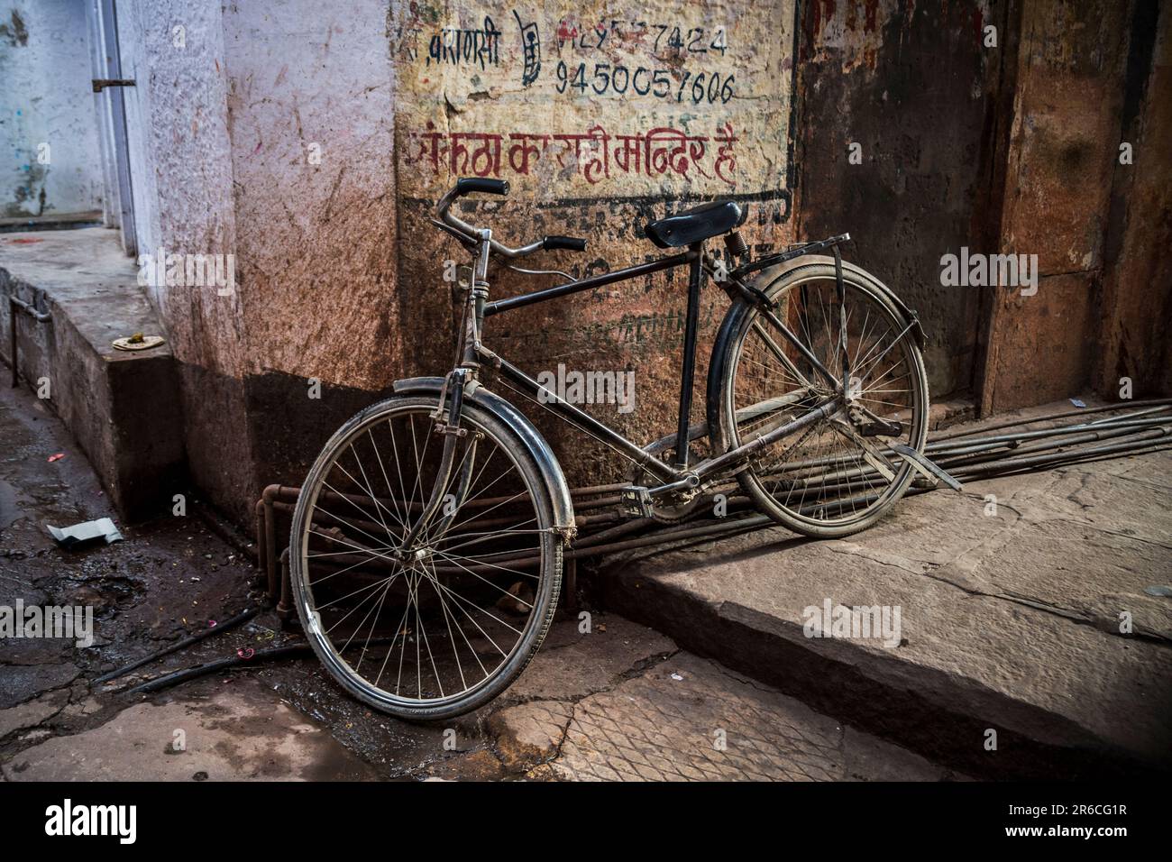 A view of the traditional Indian one speed bike, Varanasi, India Stock ...