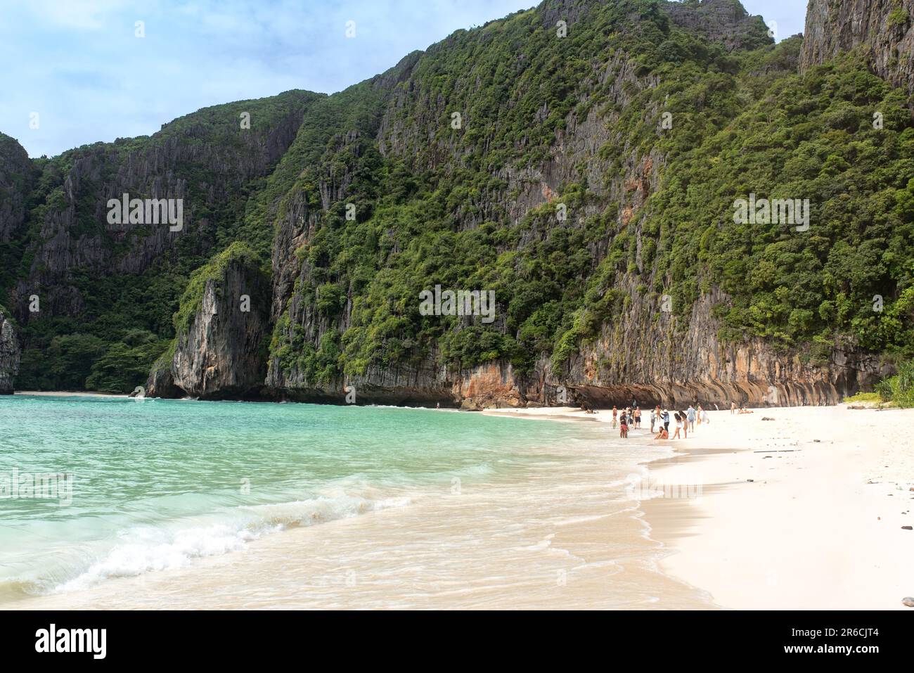 Maya Bay beach, in the Phi Phi Islands of Thailand Stock Photo - Alamy