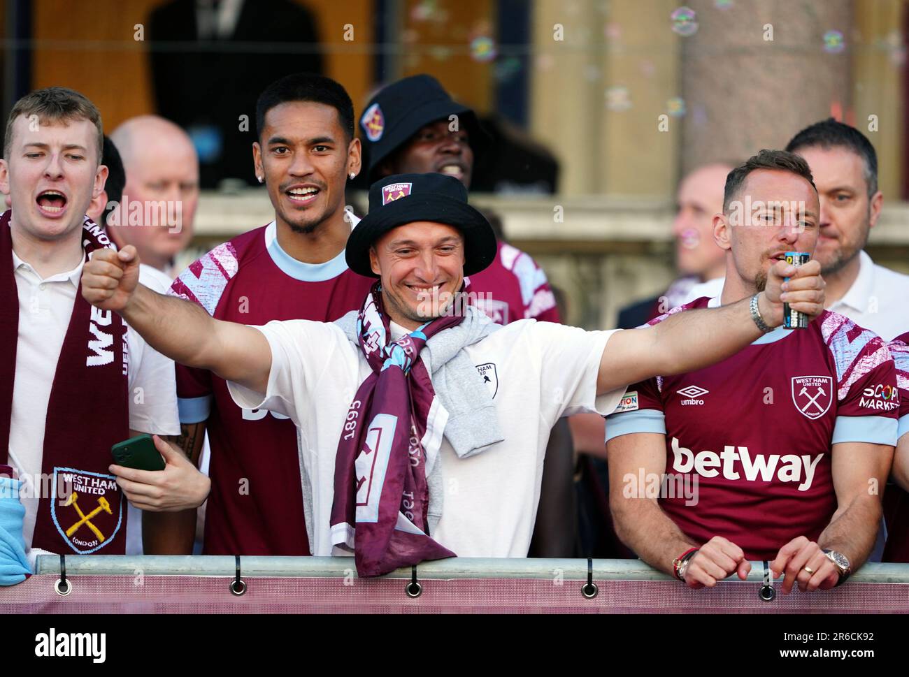 Mark noble celebrates victory hi-res stock photography and images - Alamy