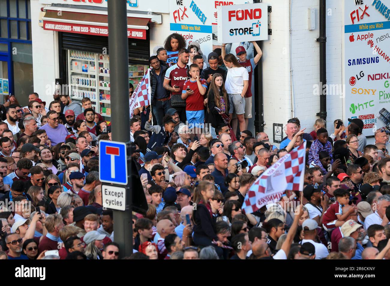West ham united fans hi-res stock photography and images - Alamy