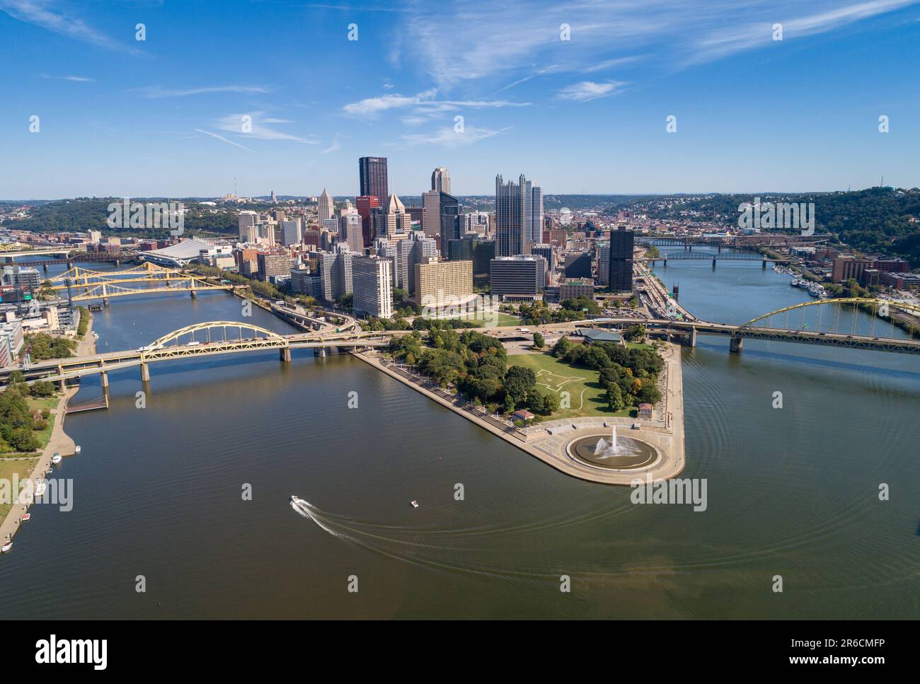 Pittsburgh Cityscape and Business District, Downtown Point State Park ...