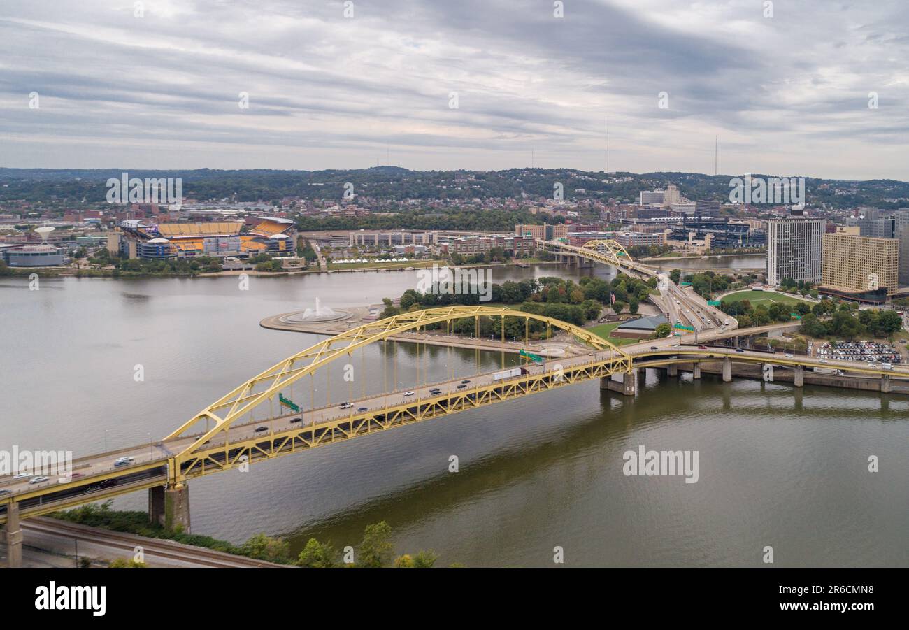 Fort Pitt Bridge in Pittsburgh, Pennsylvania. Monongahela river and ...