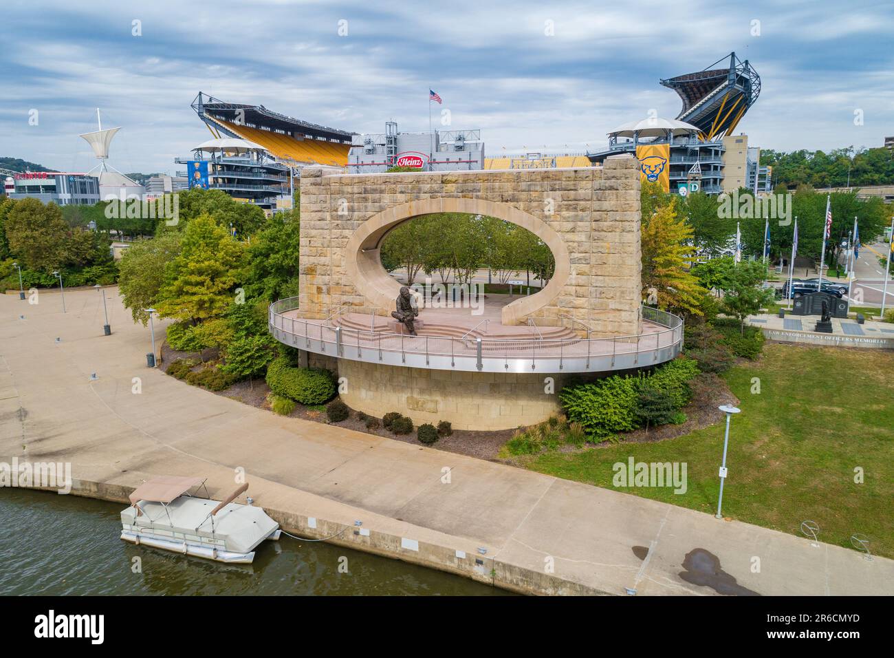 Mr. Rogers Memorial Statue in Pittsburgh, Pennsylvania Stock Photo - Alamy