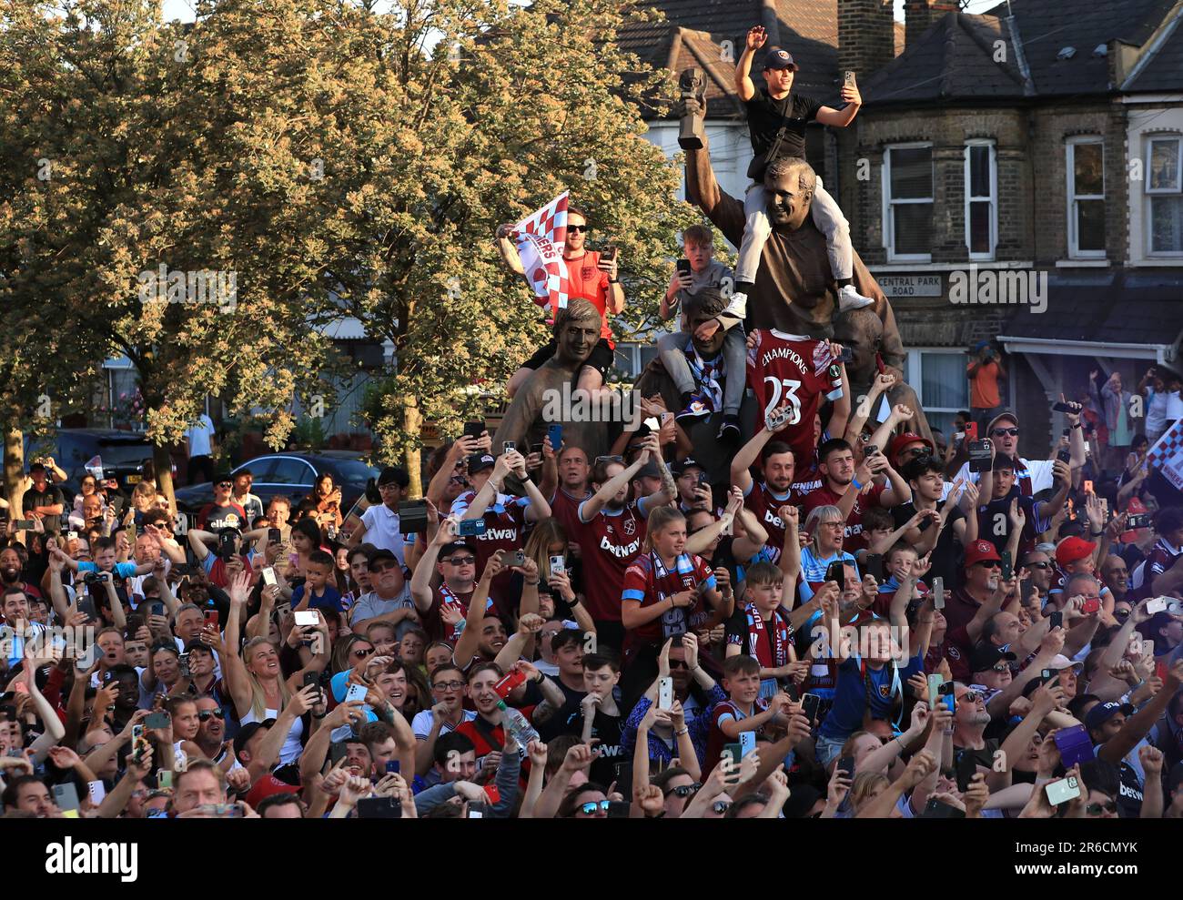 Fans gather to watch West Ham United's open top bus parade through ...