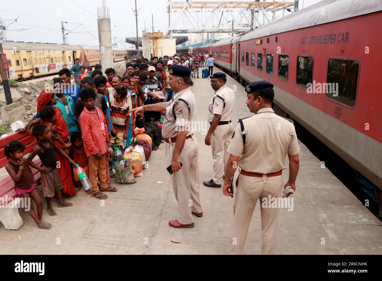 June 8, 2023, Kolkata, India: Passengers get ready to board Coromandel ...