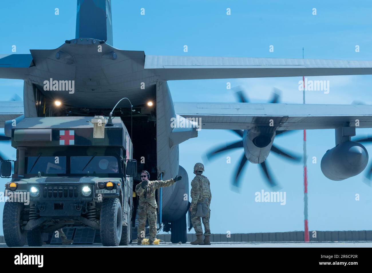 Medical humvee hi-res stock photography and images - Alamy