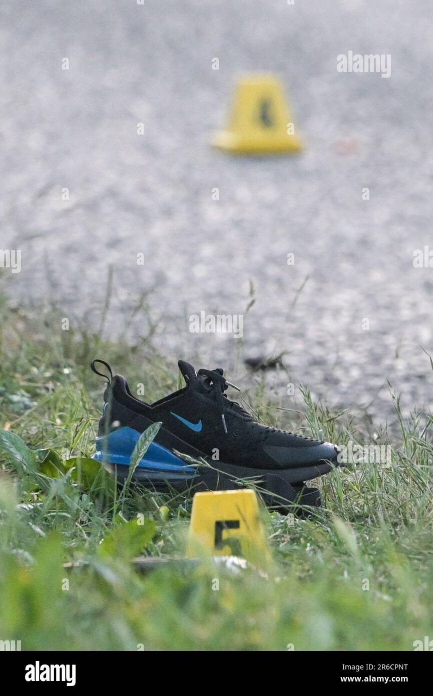 Car vs cyclist hi-res stock photography and images - Alamy