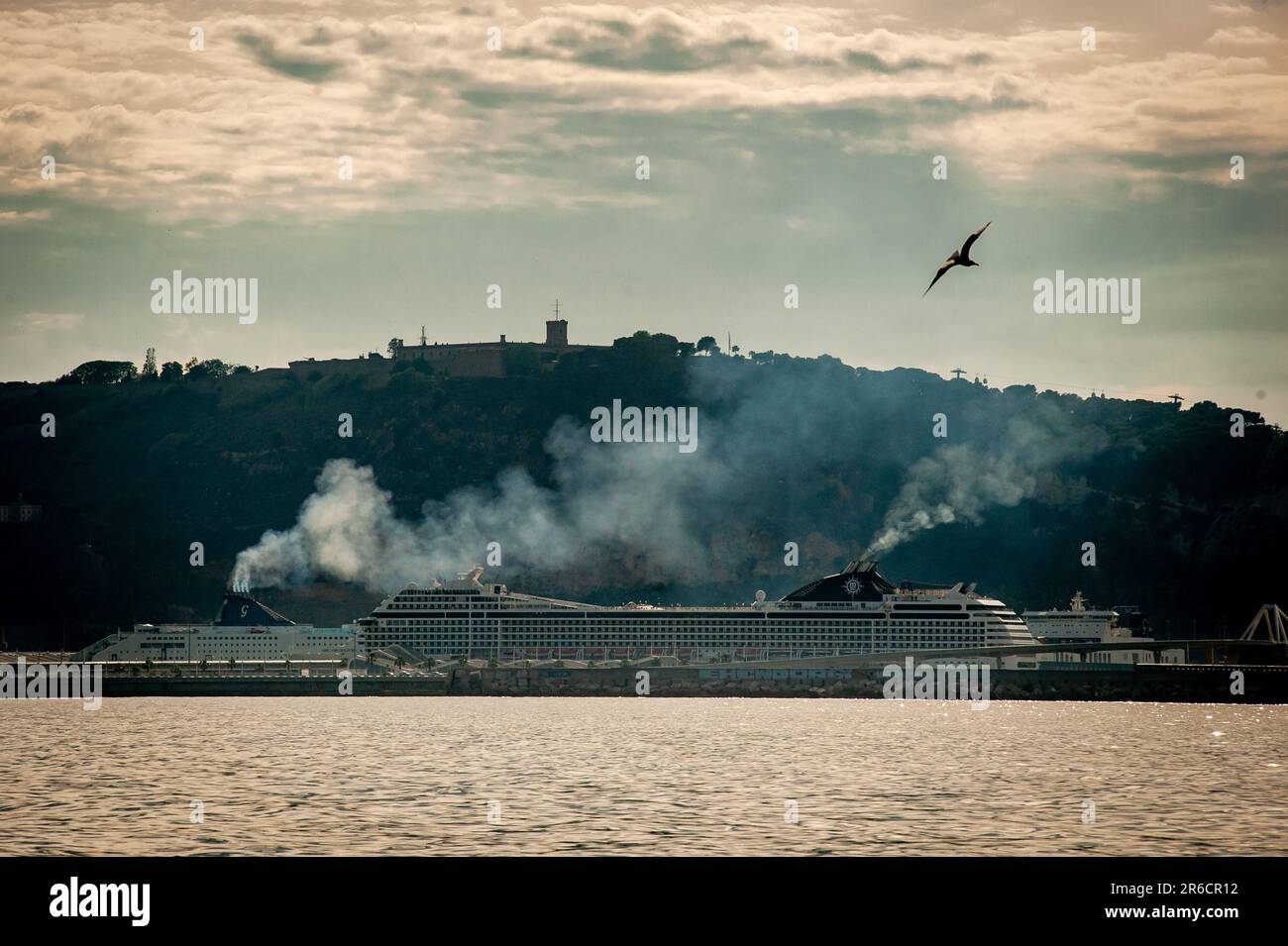 Ships smokestacks hi-res stock photography and images - Alamy