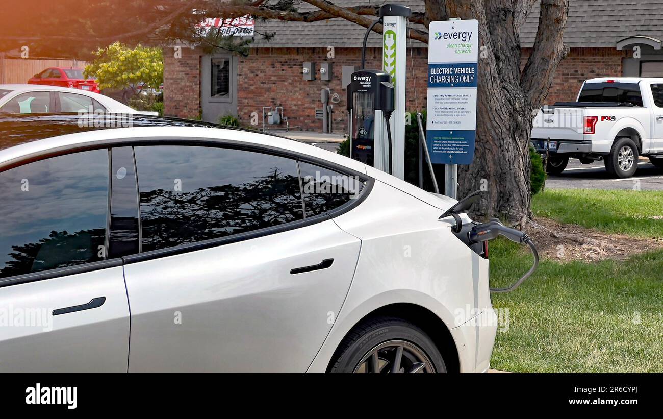 OVERLAND PARK, KANSAS - JUNE 8, 2023 Two different models of Tesla EV ...