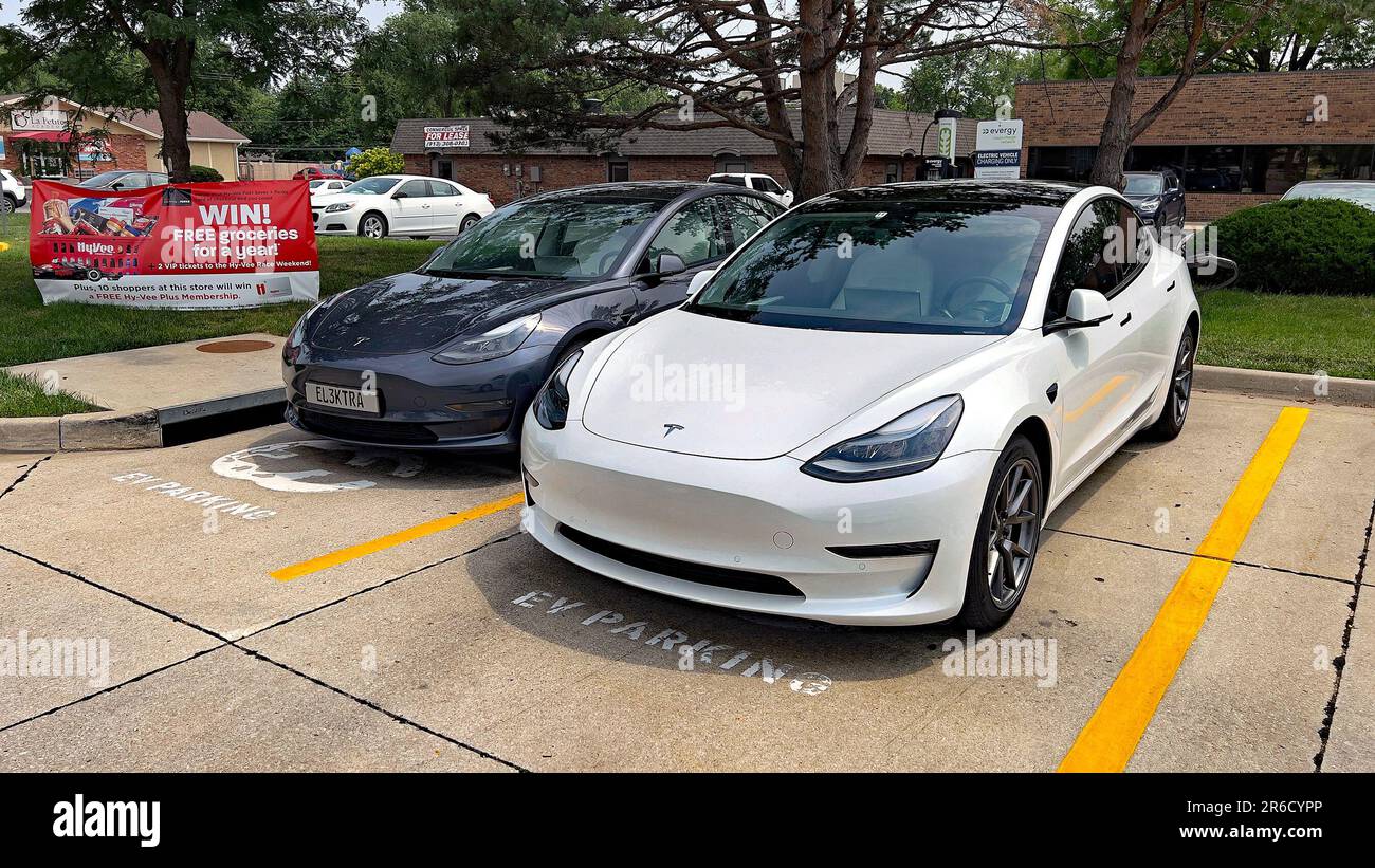 OVERLAND PARK, KANSAS - JUNE 8, 2023 Two different models of Tesla EV ...