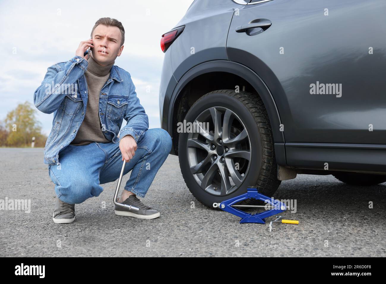Puncture road service hi-res stock photography and images - Alamy