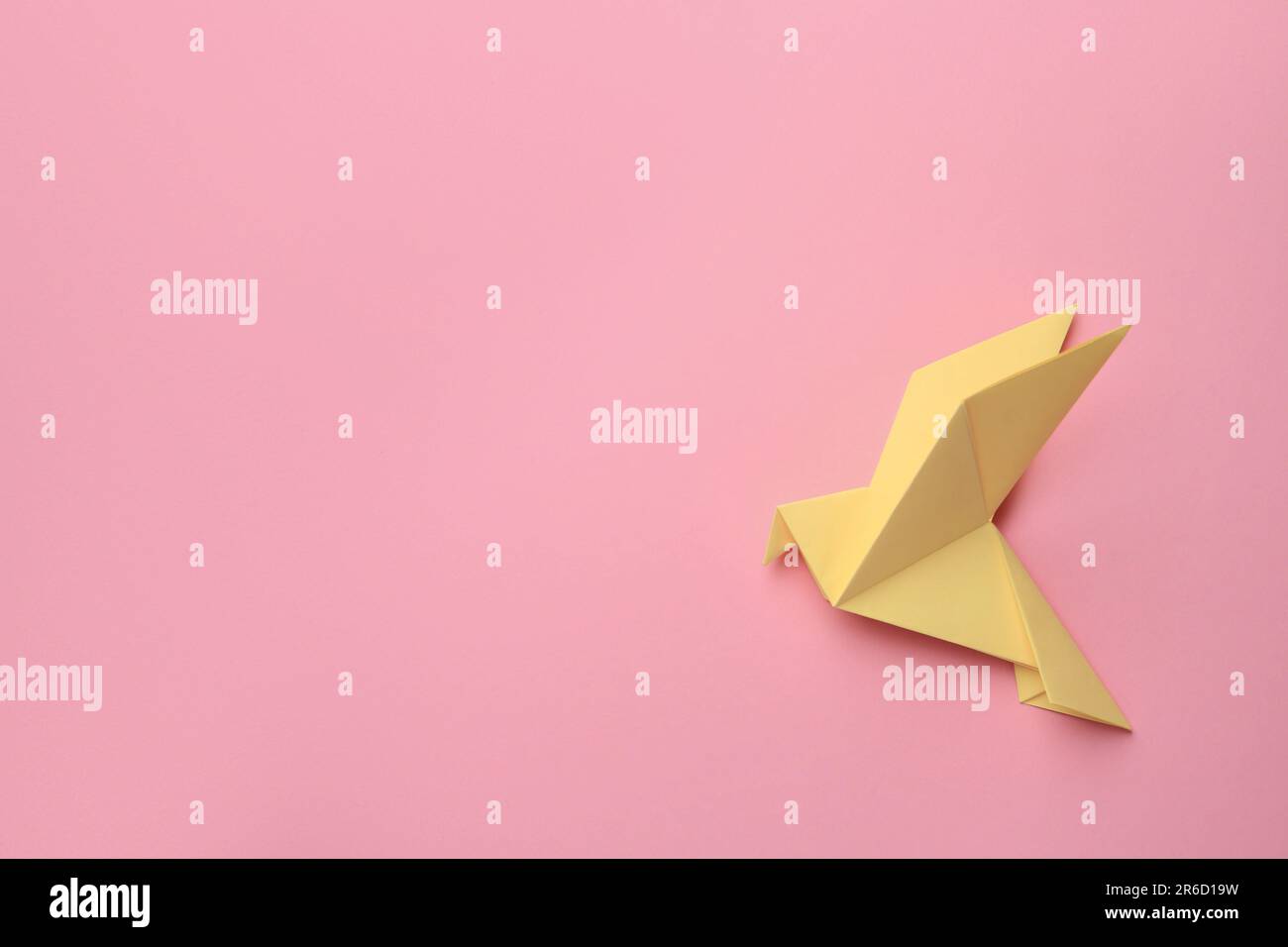 Yellow origami bird hi-res stock photography and images - Alamy