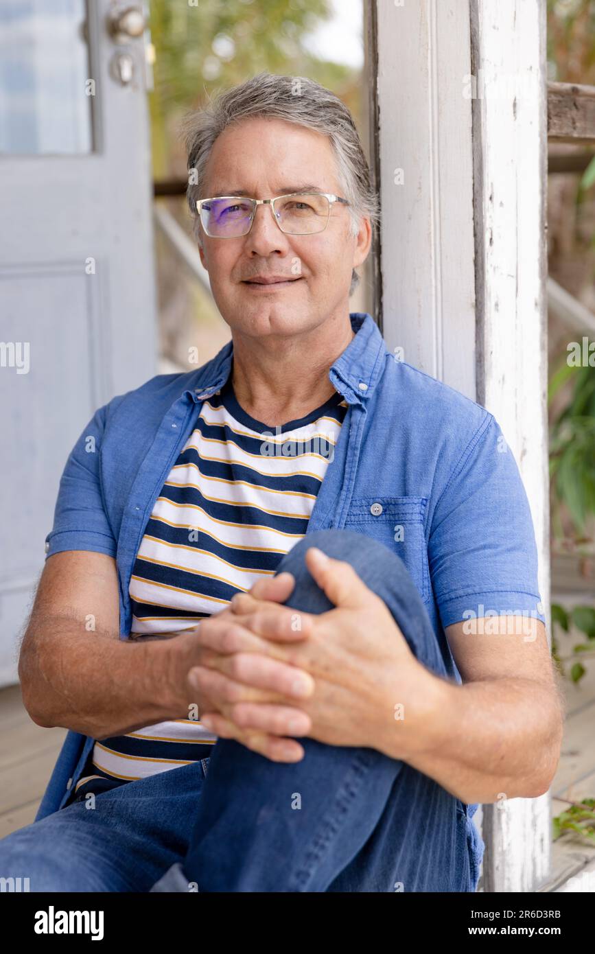 Cool sitting hi-res stock photography and images - Alamy