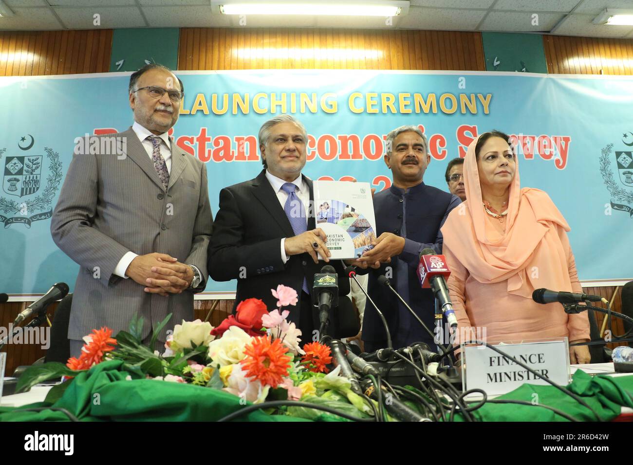 Economic conference islamabad prime minister hi-res stock photography ...