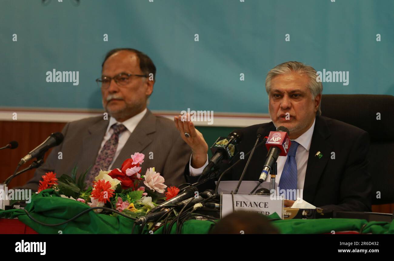 Economic conference islamabad prime minister hi-res stock photography ...