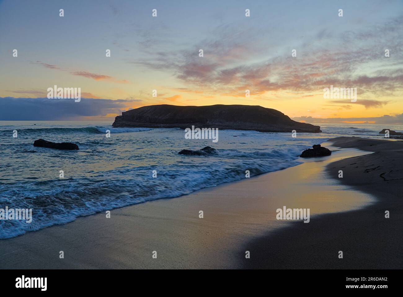 Man sunset rocks coast hi-res stock photography and images - Alamy