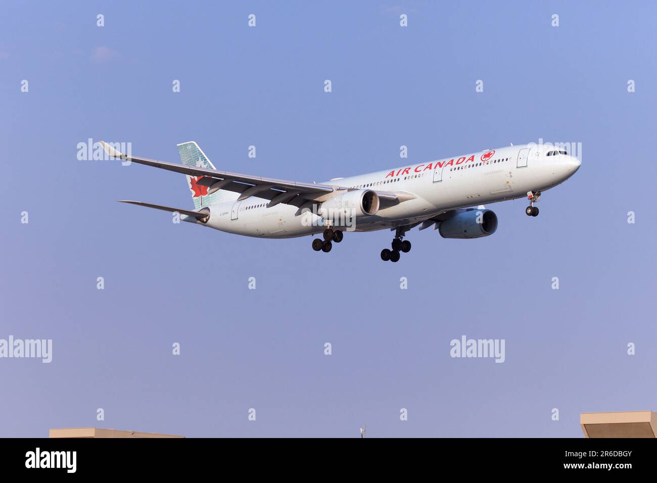 Air Canada Airbus 330-343, C-GFAH, Landing at Pearson Airport, Runway ...
