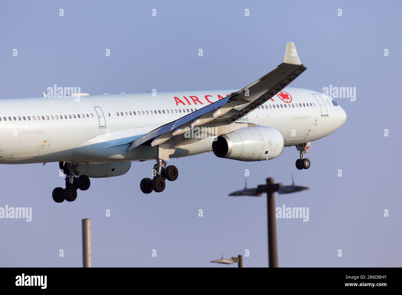 Air Canada Airbus 330-343, C-GFAH, Landing at Pearson Airport, Runway ...