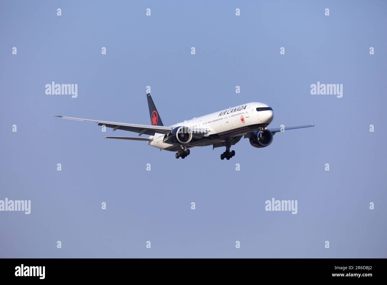 Air Canada Boeing 777-300ER, C-FITU, Landing at Pearson Airport ...