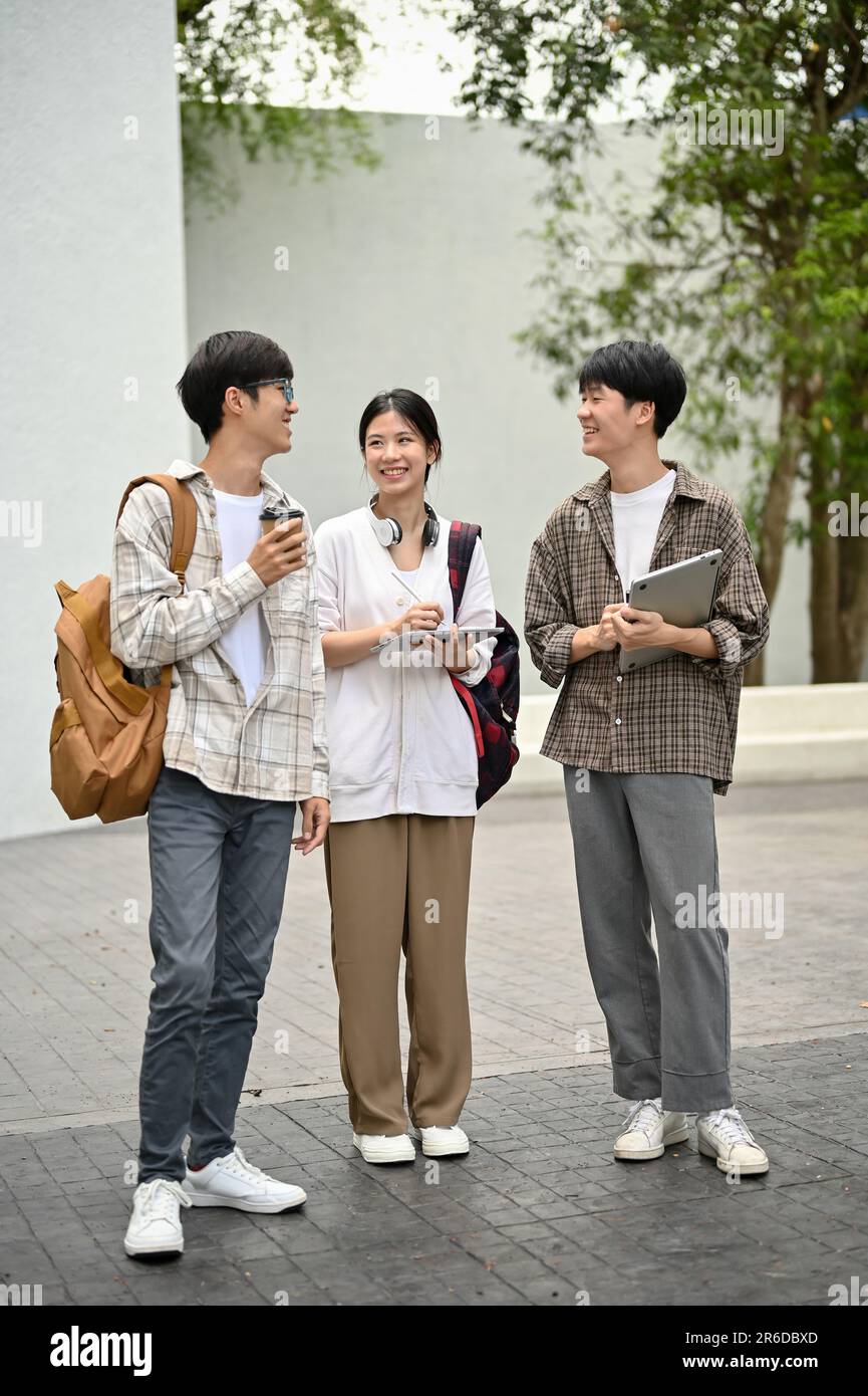 Asian group students sharing hi-res stock photography and images - Alamy