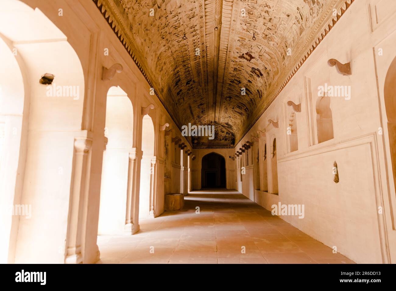 The interior of the long hallway with an archway entrance in Orchha ...