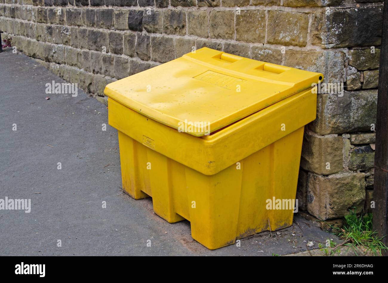 Car road yellow box hi-res stock photography and images - Alamy