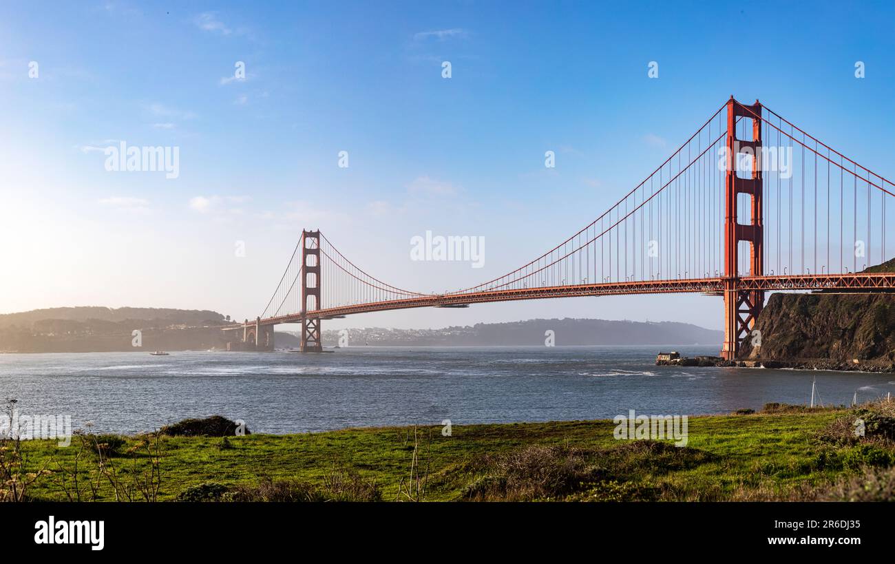 The Golden Gate Bridge in San Francisco crossing the bay of the ...