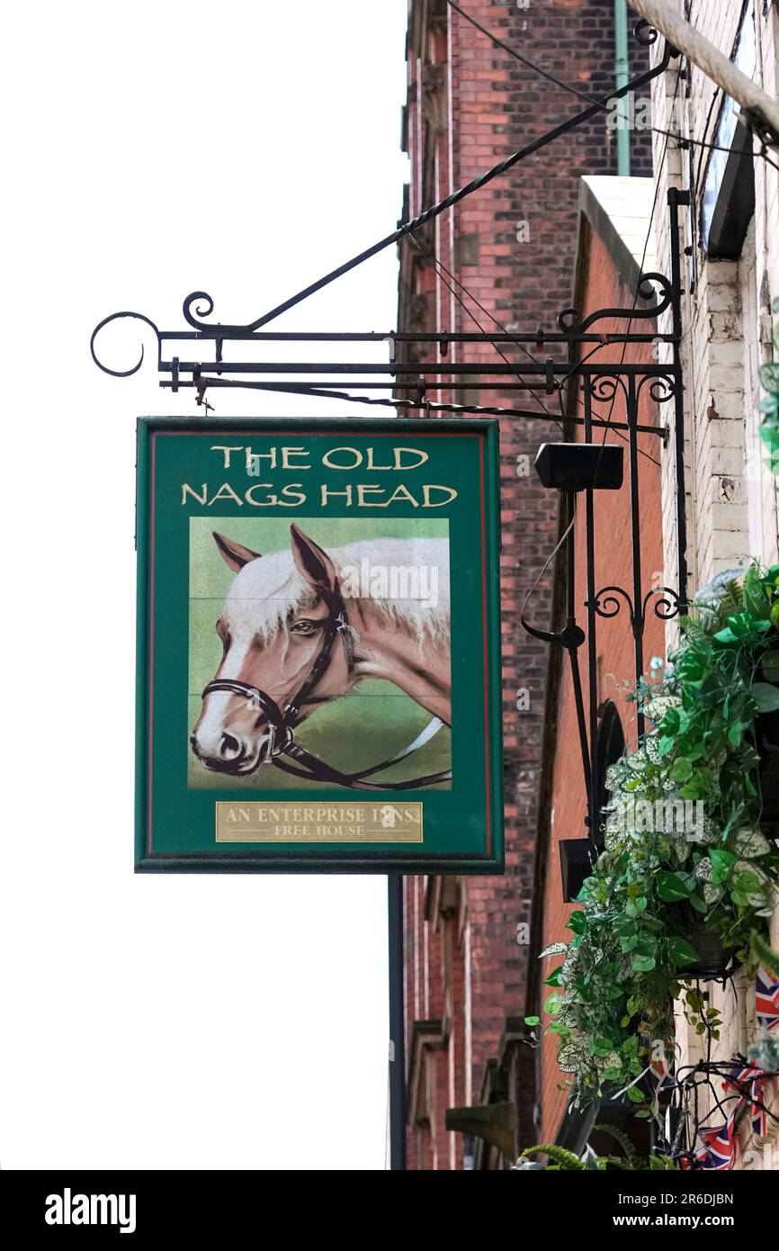 Old nags head pub sign hi-res stock photography and images - Alamy