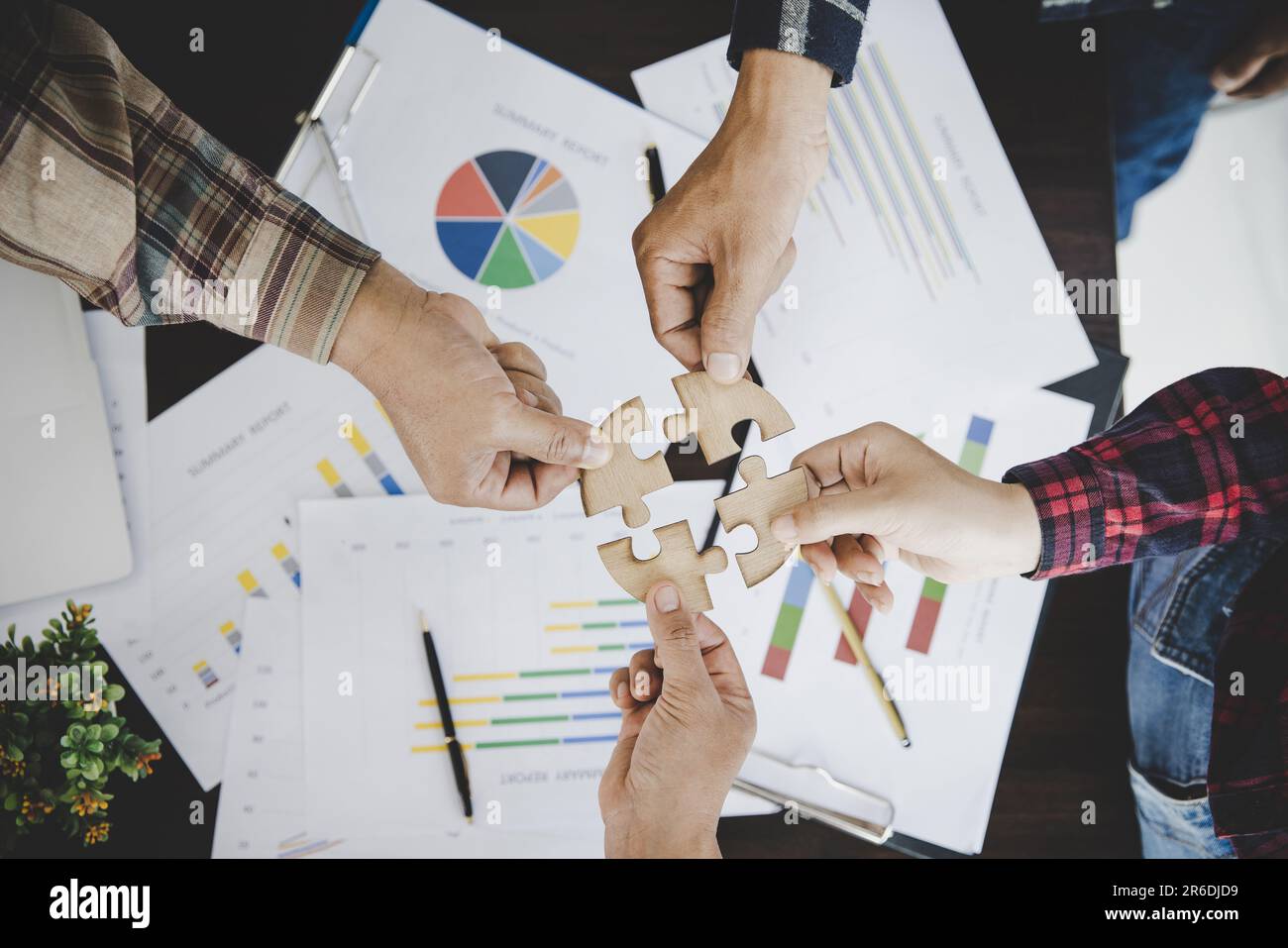 Group of like minded people hi-res stock photography and images - Alamy
