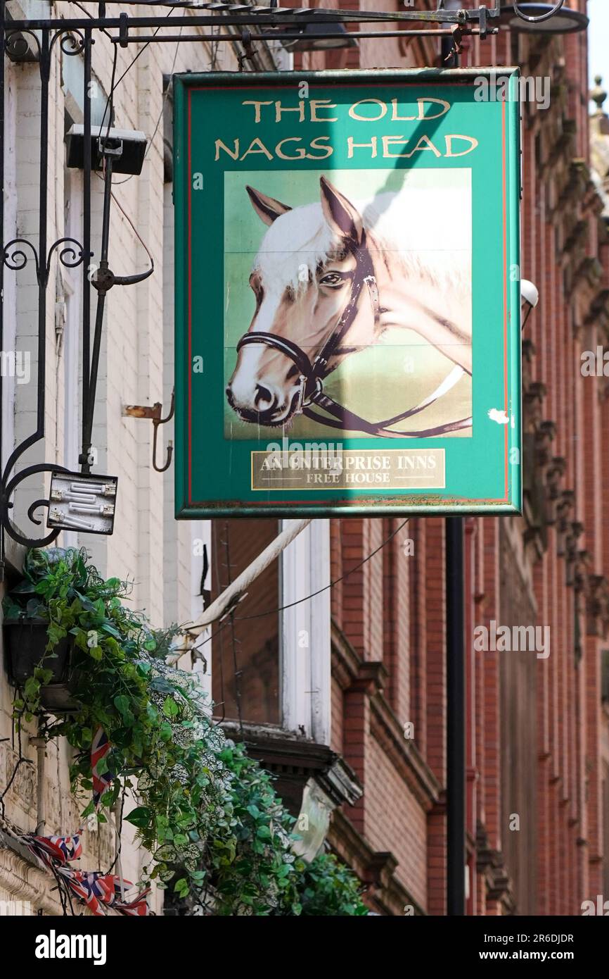 Nags head pub sign hi-res stock photography and images - Alamy