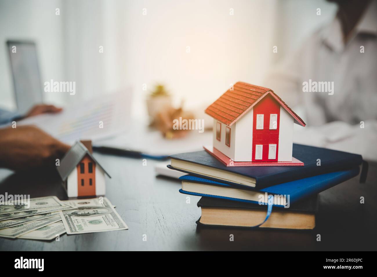 Real estate agreement client hi-res stock photography and images - Alamy