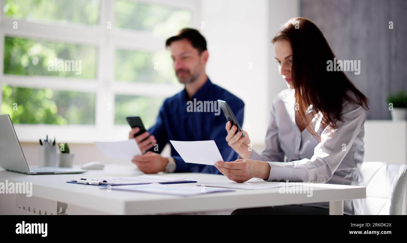 Remote Cheque Deposit Using Mobile Phone. Check Capture Stock Photo - Alamy
