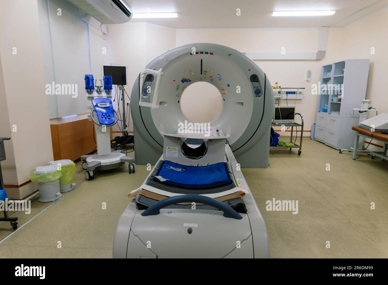Magnetic field resonance tomography hi-res stock photography and images ...