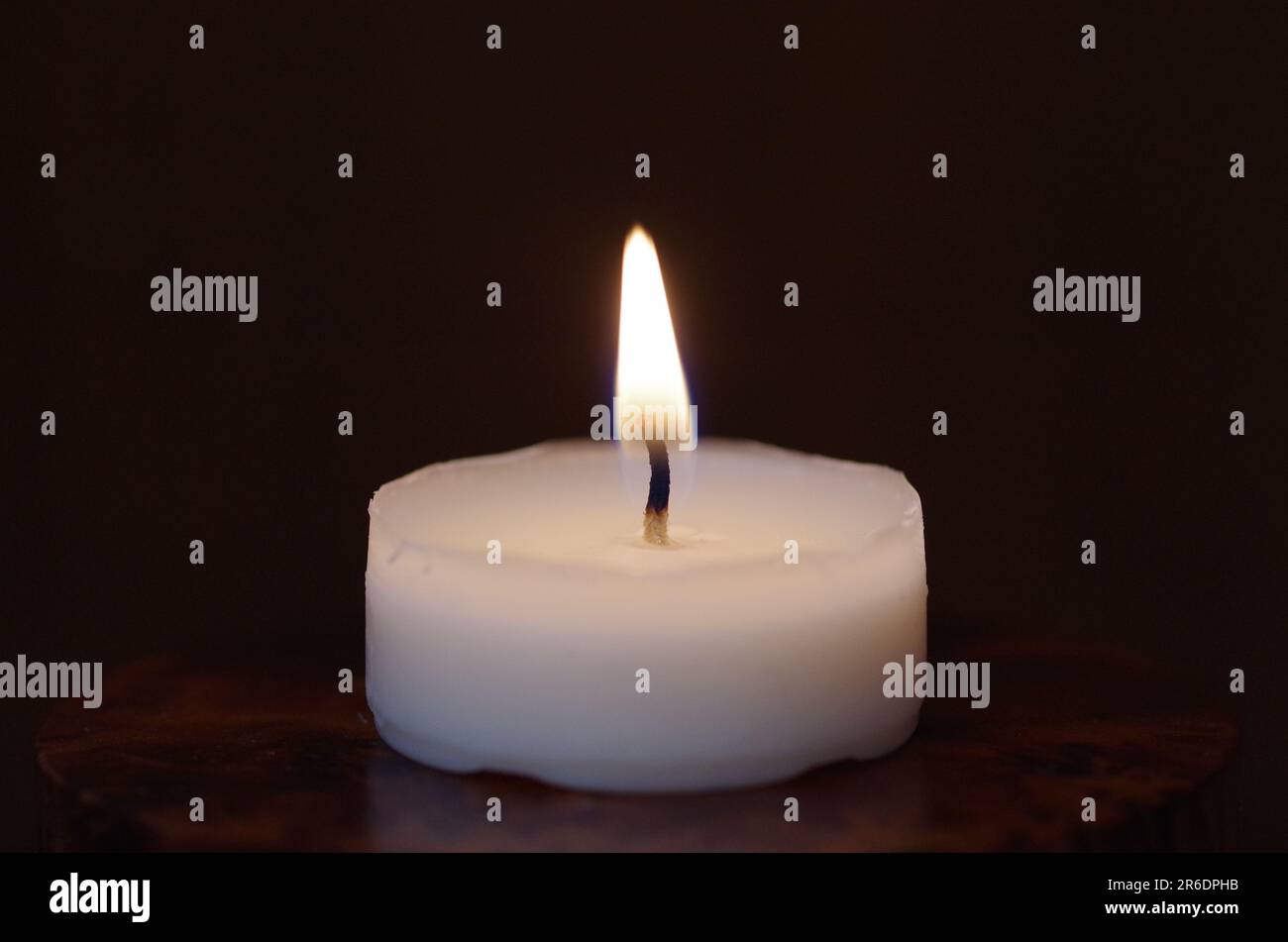 White candle light hi-res stock photography and images - Alamy
