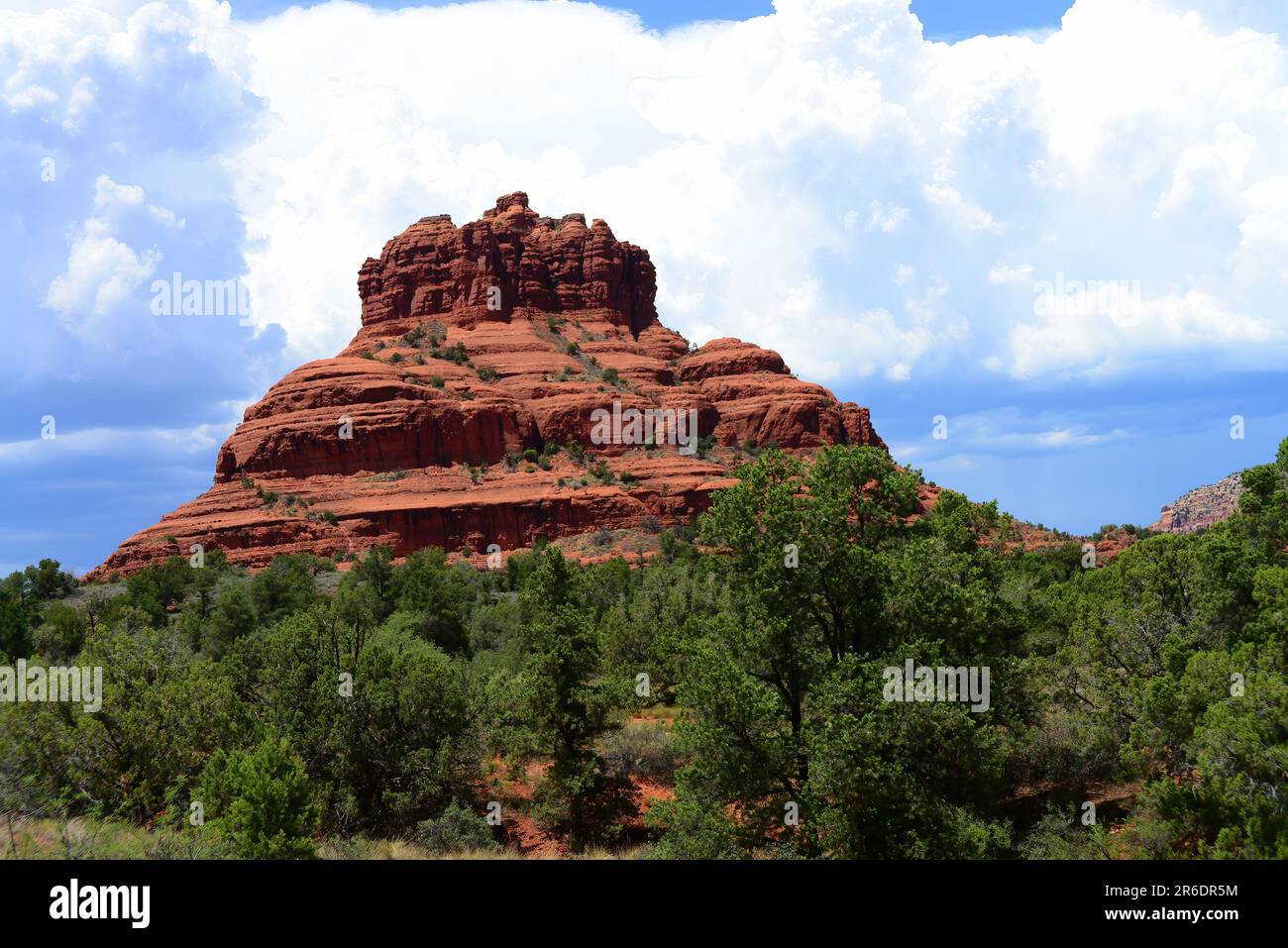 Sedona Arizona red rock country and surroundng mountain landscape Stock ...