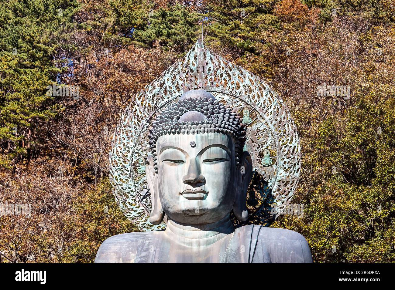 Seoraksan buddha buddhism statue hi-res stock photography and images ...