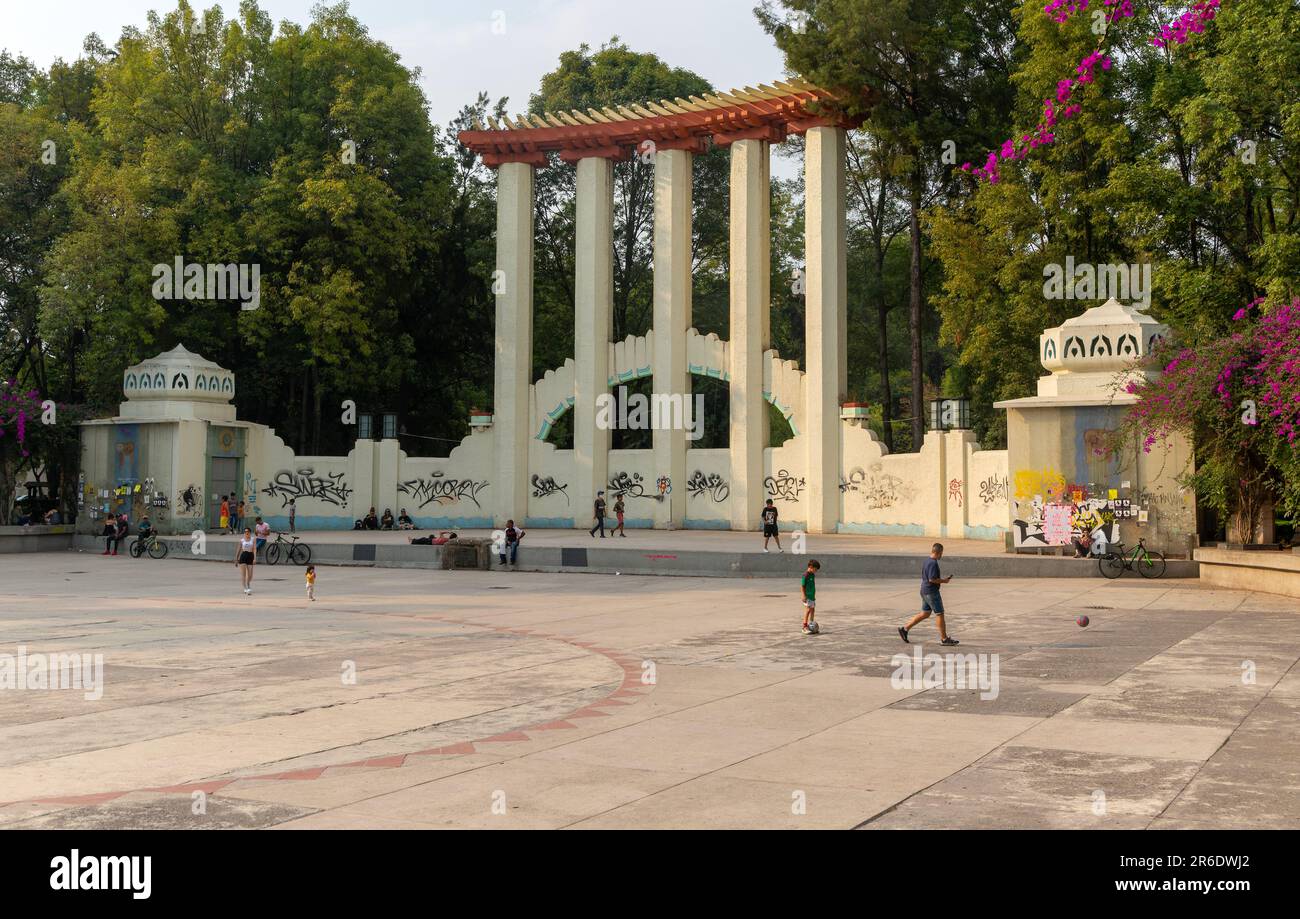 Stage recreation event and play area, Parque Mexico, Colonia Hipodromo ...