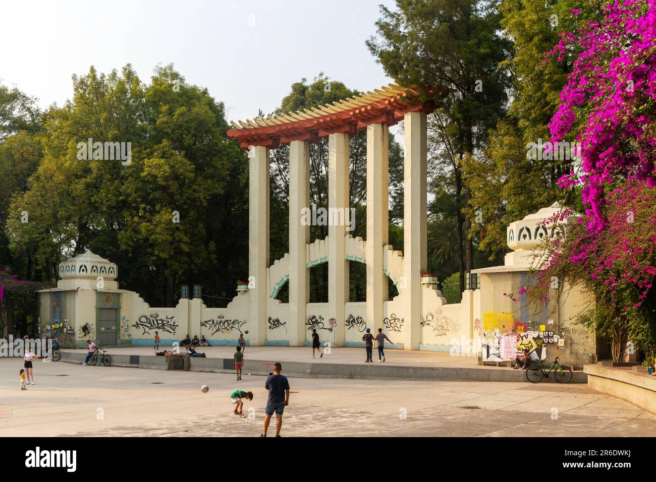 Stage recreation event and play area, Parque Mexico, Colonia Hipodromo ...