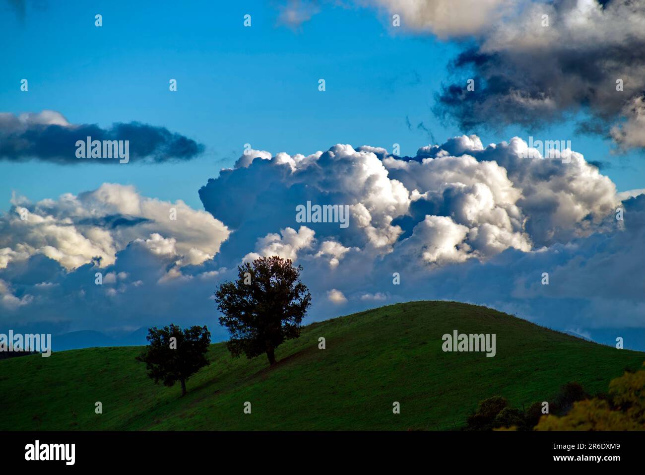 Pendio di montagna hi-res stock photography and images - Alamy