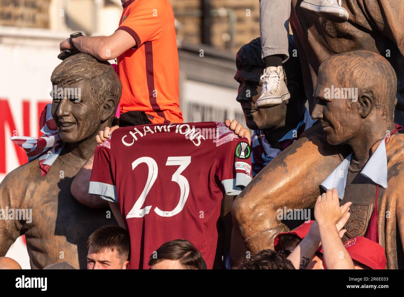 Supporters at West Ham Utd football team's victory parade to celebrate ...