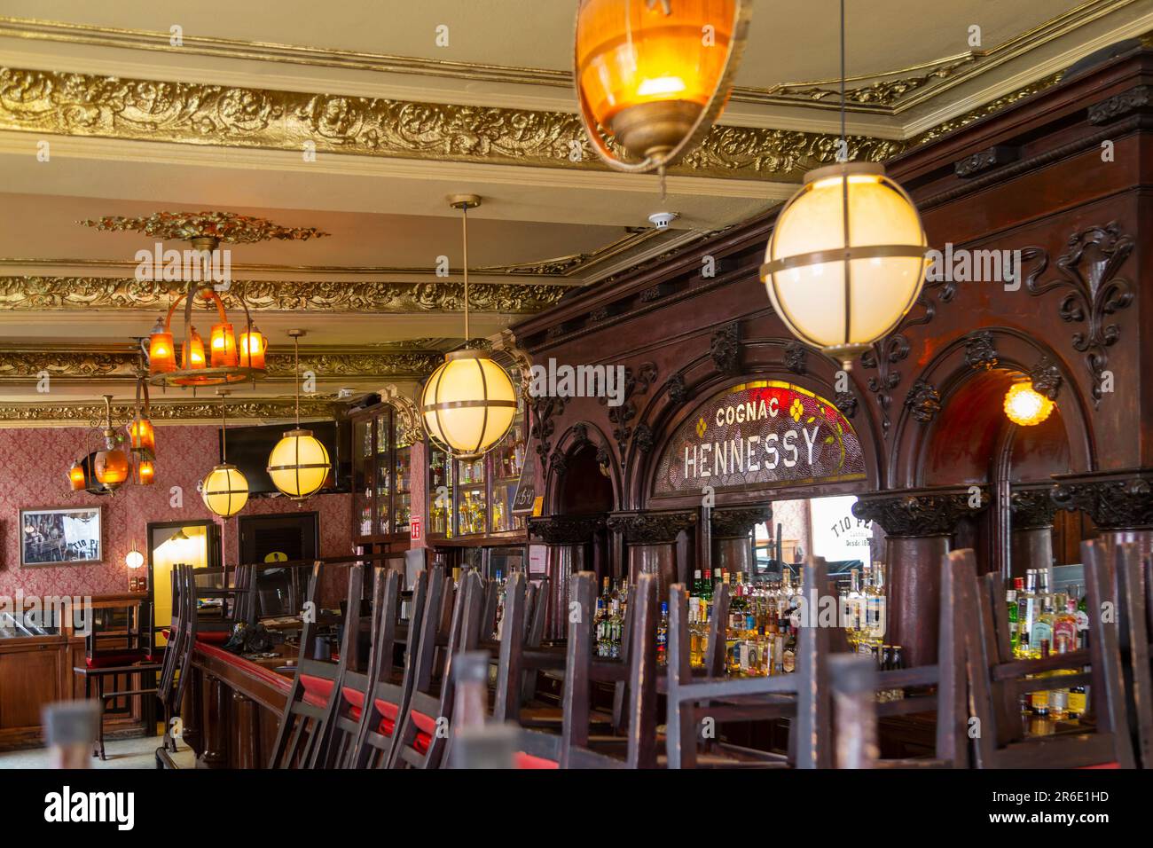 Interior of historic Cantina Tio Pepe bar, Independencia, Mexico City ...